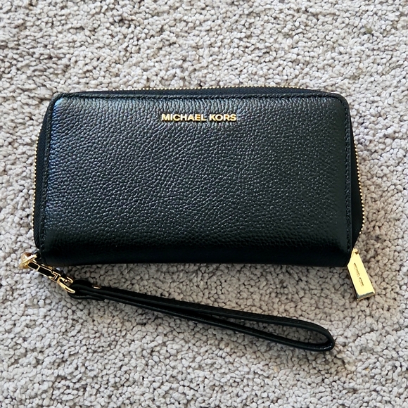 Michael Kors | Accessories | Michael Kors Wristlet Wallet | Poshmark
